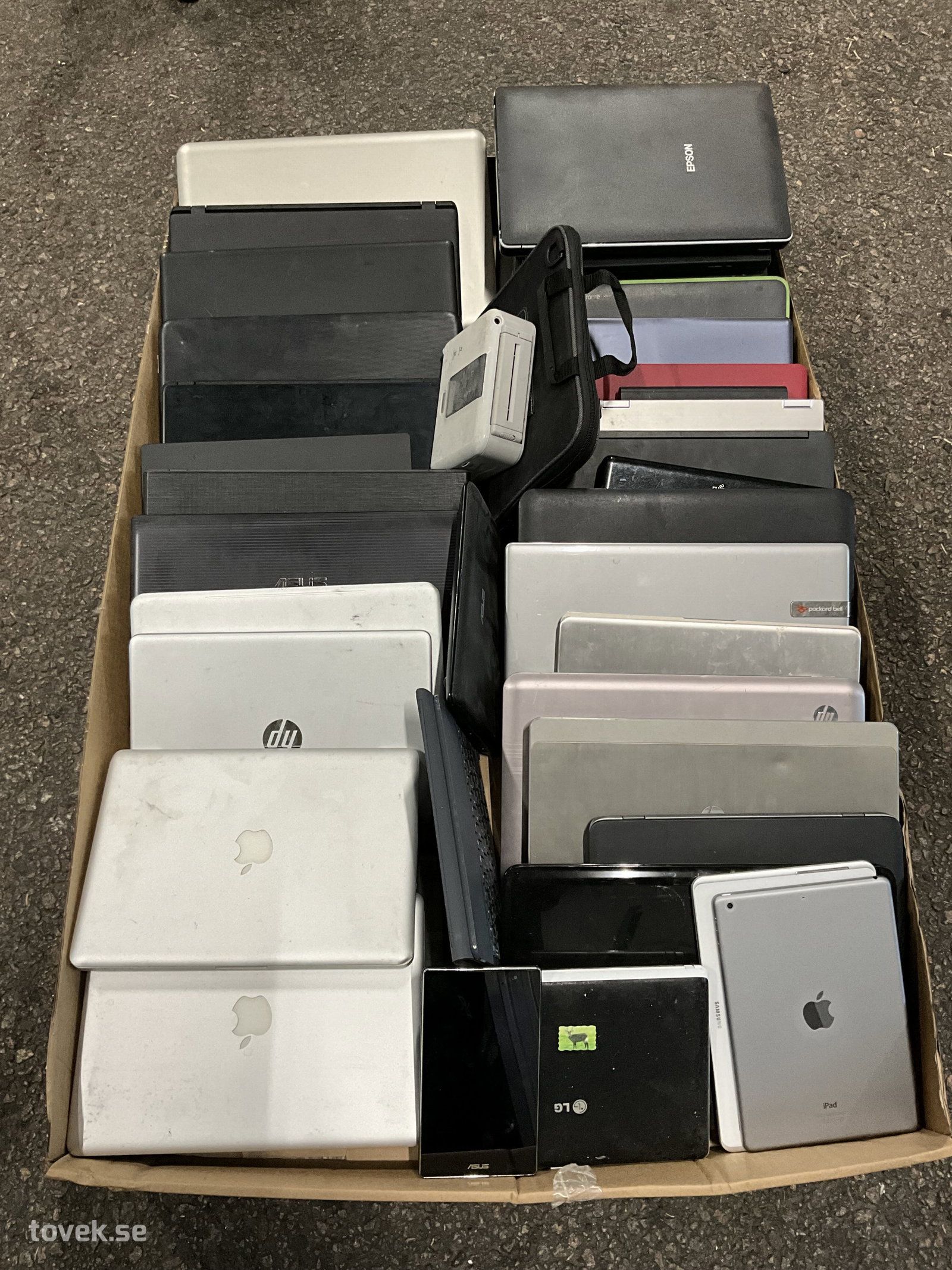 Laptops, iPad, surfplatta m.m defekta, okänt skick | Toveks Auktioner ...