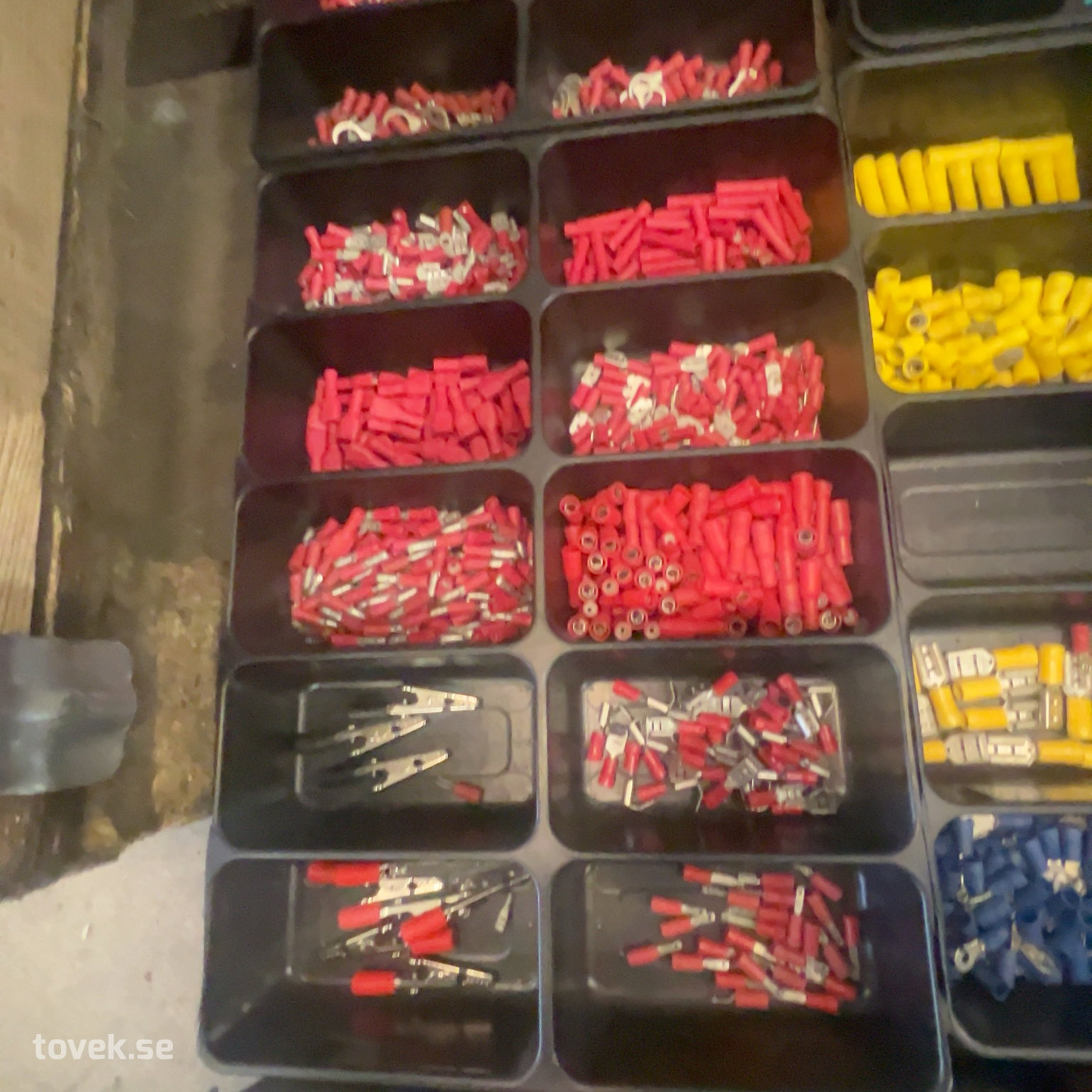 Kabelskor, kontakter, säkringar mm | Toveks Auktioner ...